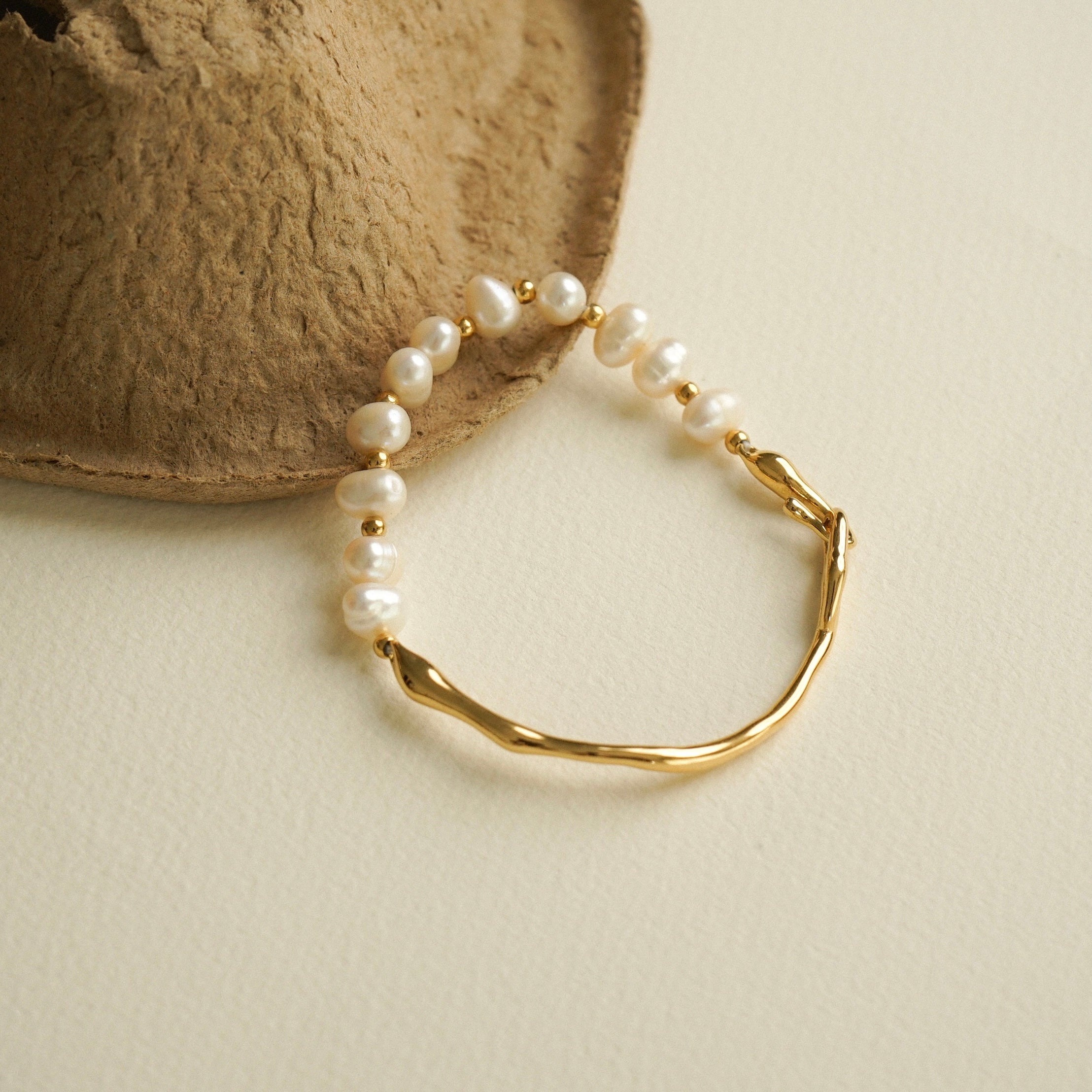 Whitney Pearl Bracelet (Gold)